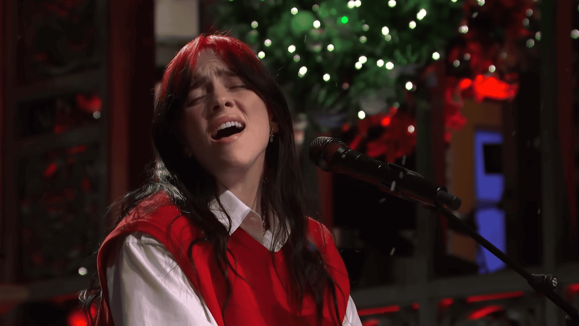 Teddy Swims Turns “Silent Night” Into a Soul-Deep Christmas Moment - themusicpulse.com