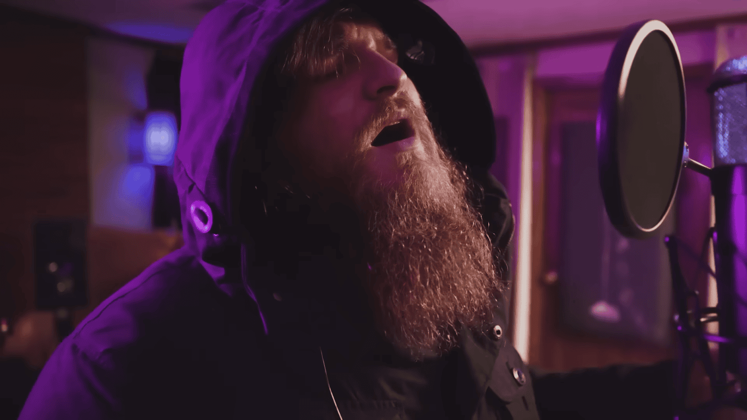 This Teddy Swims “Knocks Me Off My Feet” Cover Will Melt Your Whole ...